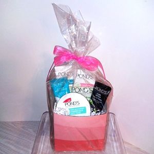 Pond's | Skincare | Ponds Gift Set | Poshmark